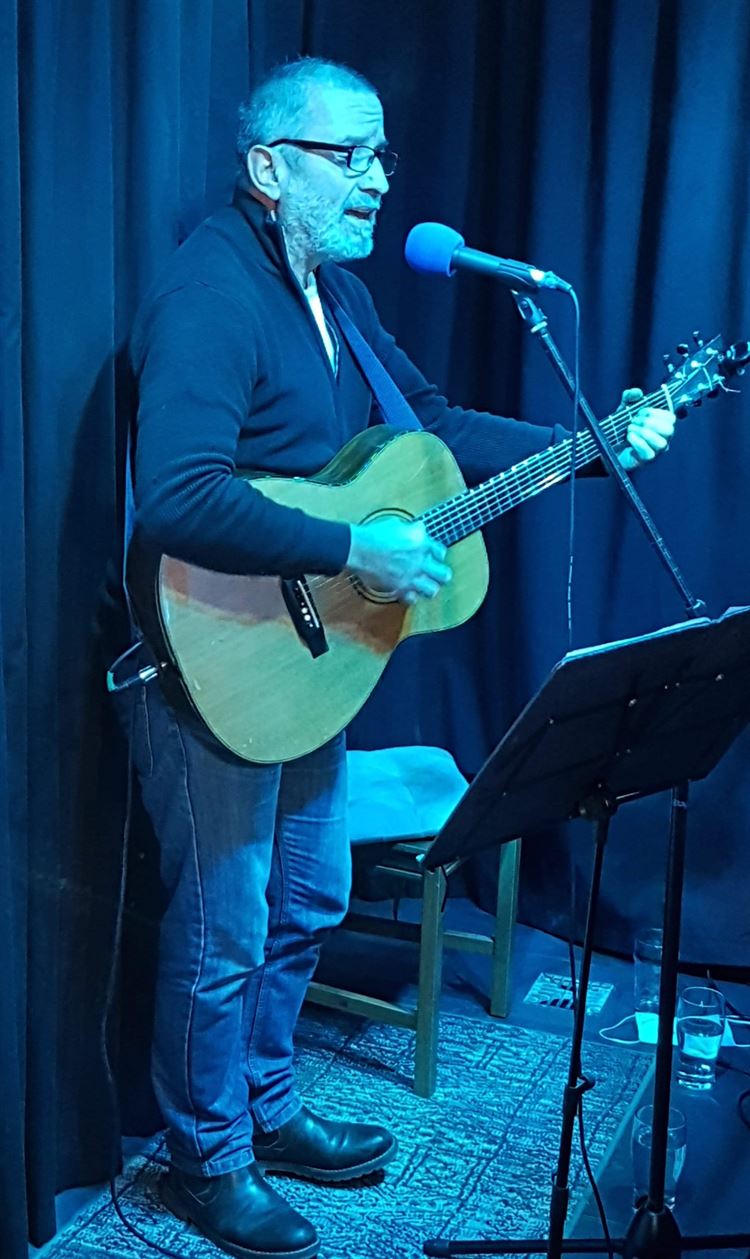 Gavin Alexander live at Rosslyn Court