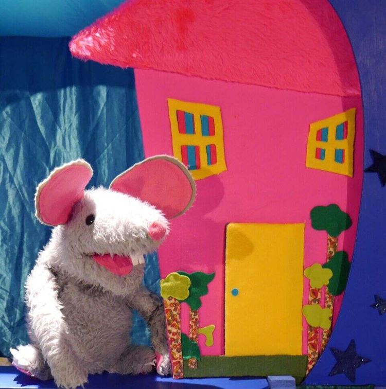 Snow Grey Puppet Show